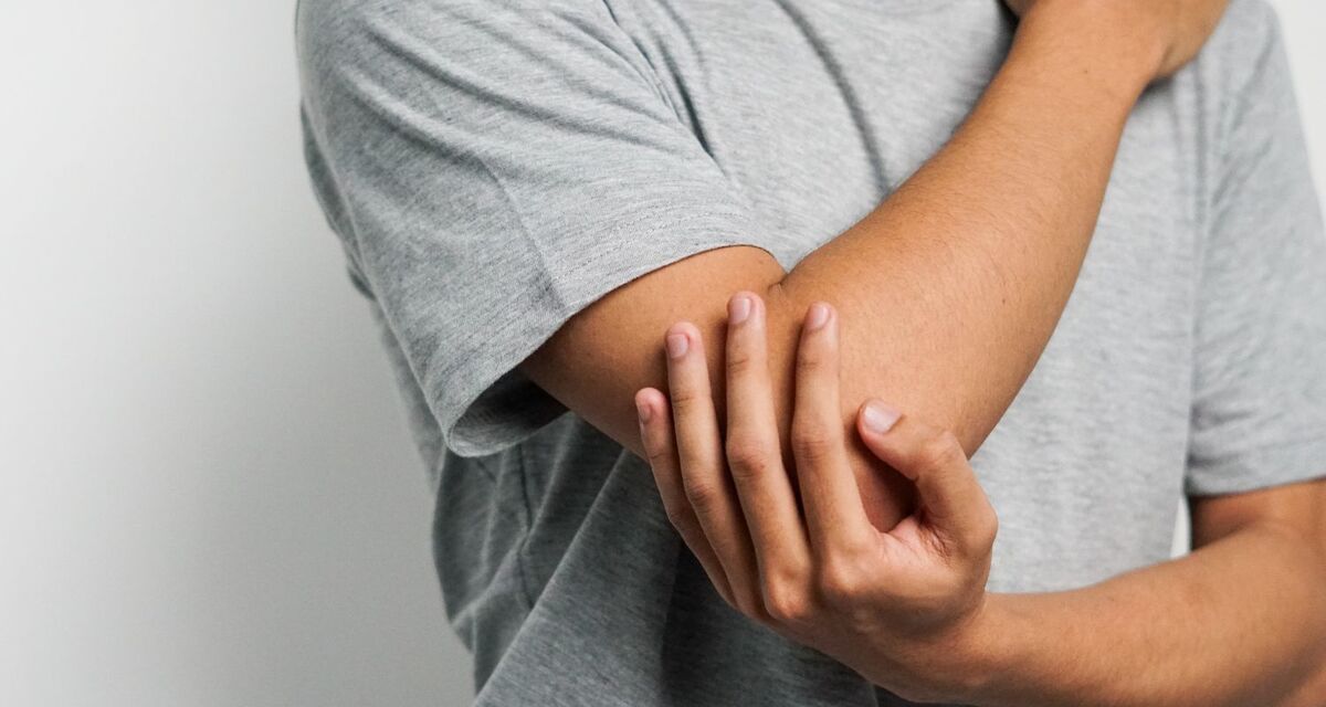 Elbow Pain Physiotherapy in Kitsilano | Tennis & Arm Strain Relief
